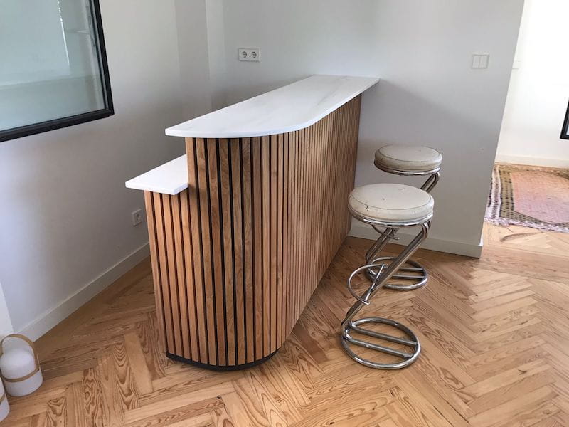 Barra de bar en maderas nobles - Villaba Industrial